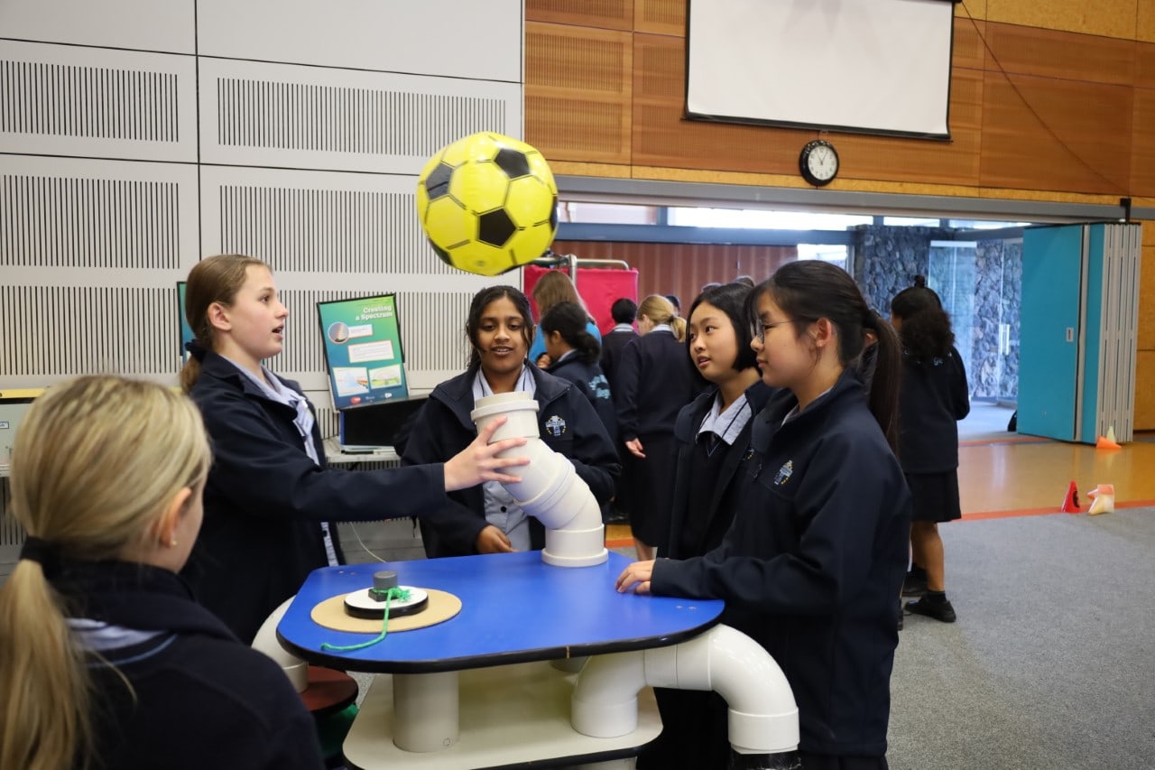 Lots learned at the Science Roadshow! | Sancta Maria College