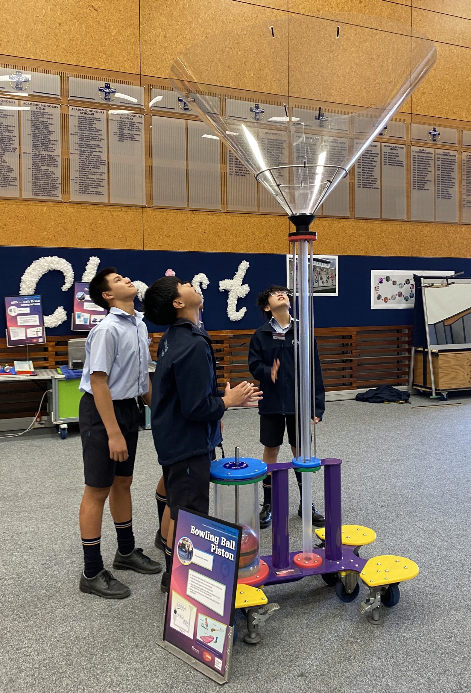 Science Roadshow turns up the heat at school | Sancta Maria College