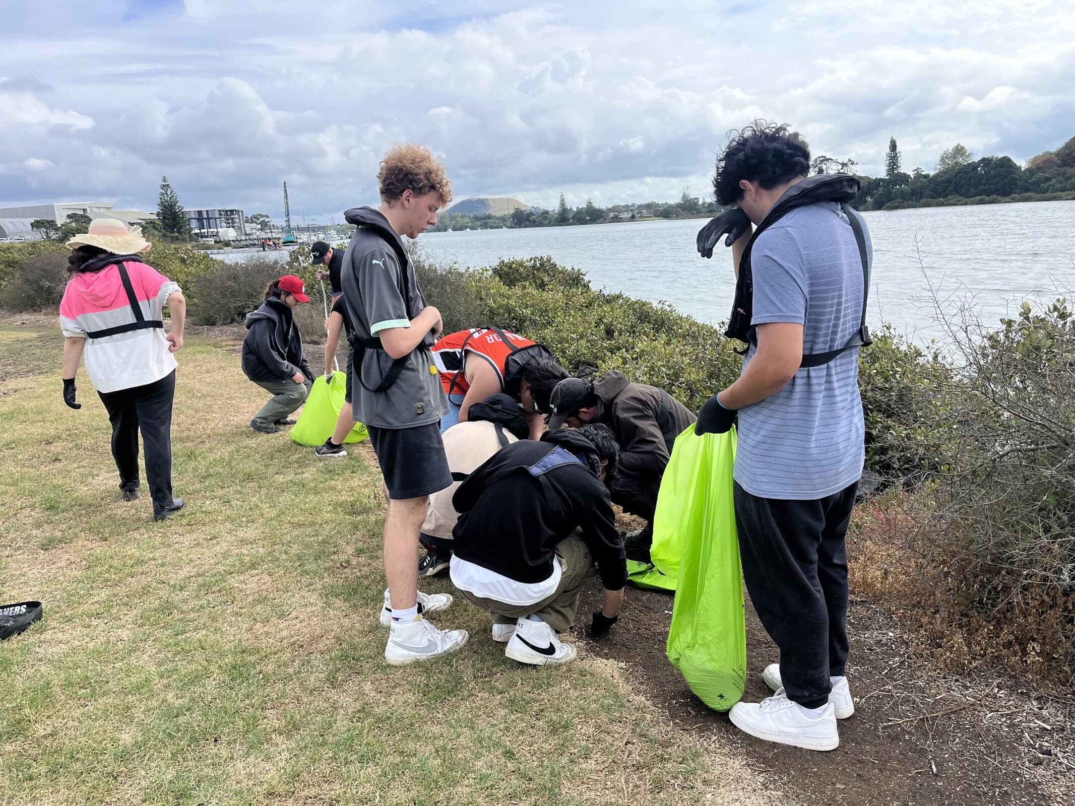 Enviro team join Sea Cleaners NZ for the day | Sancta Maria College